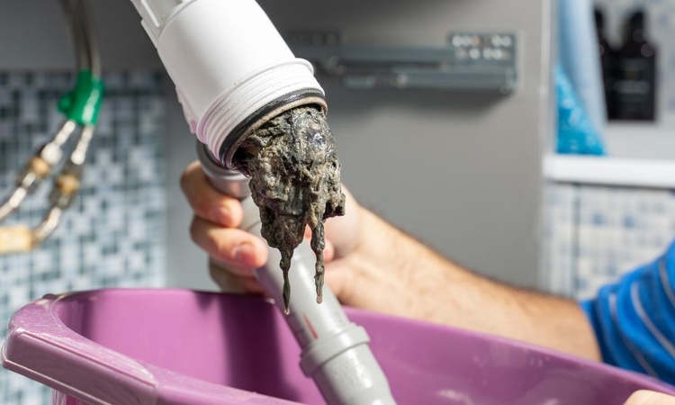 Effective DIY Drain Cleaning Solutions in the UK - Ask-Albert